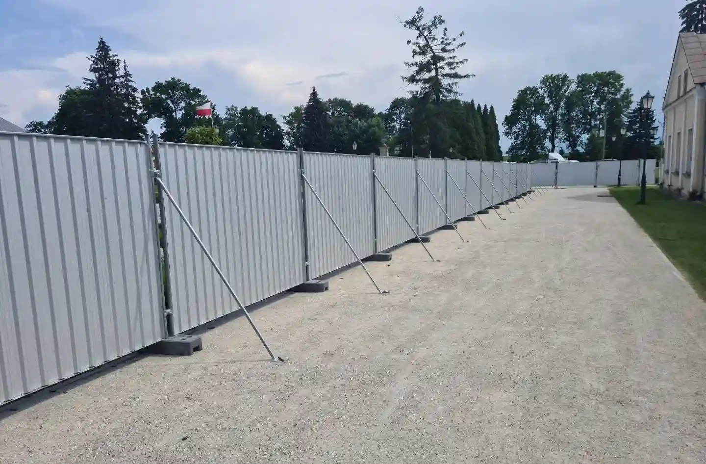 Staggered fences - examples of spans and opportunities